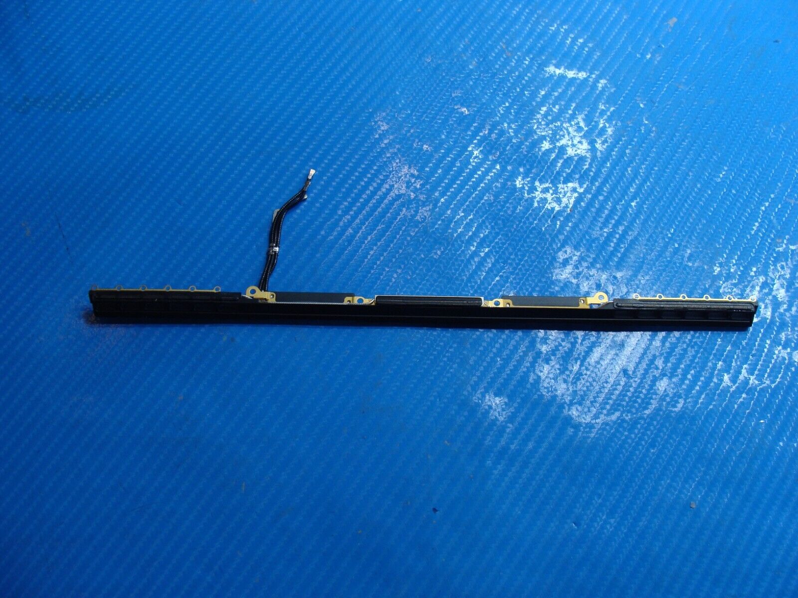 MacBook Pro 13" A2251 Mid 2020 MWP42LL/A MWP52LL/A Rear Vent & Antenna 923-04258